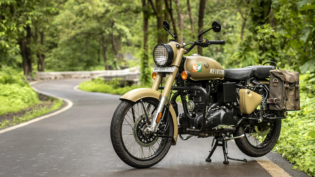 Royal Enfield Classic 350 Signals - Price, Images, Colours, Reviews ...