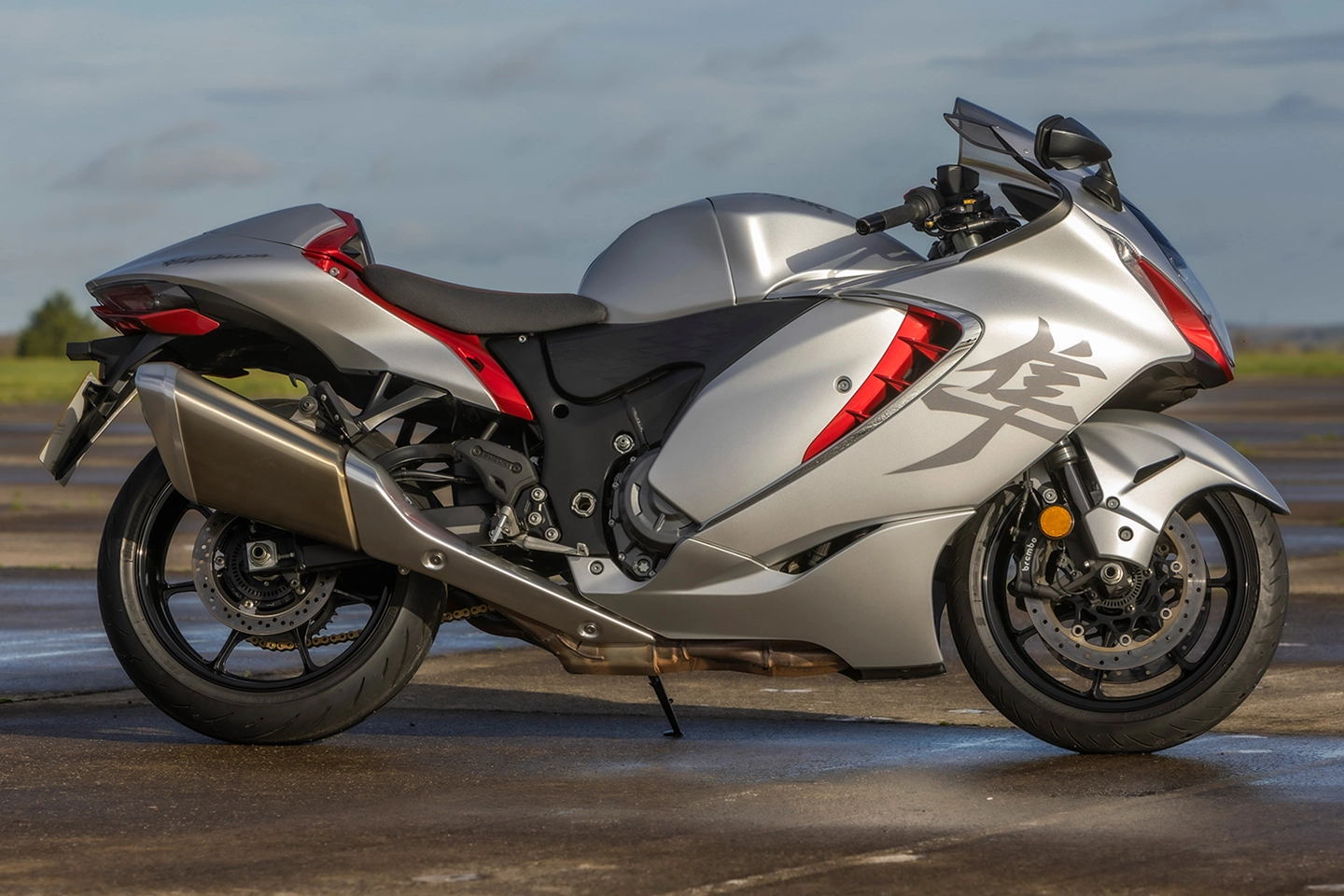 Suzuki Hayabusa - Price, Images, Colours, Reviews, Specification & Variants