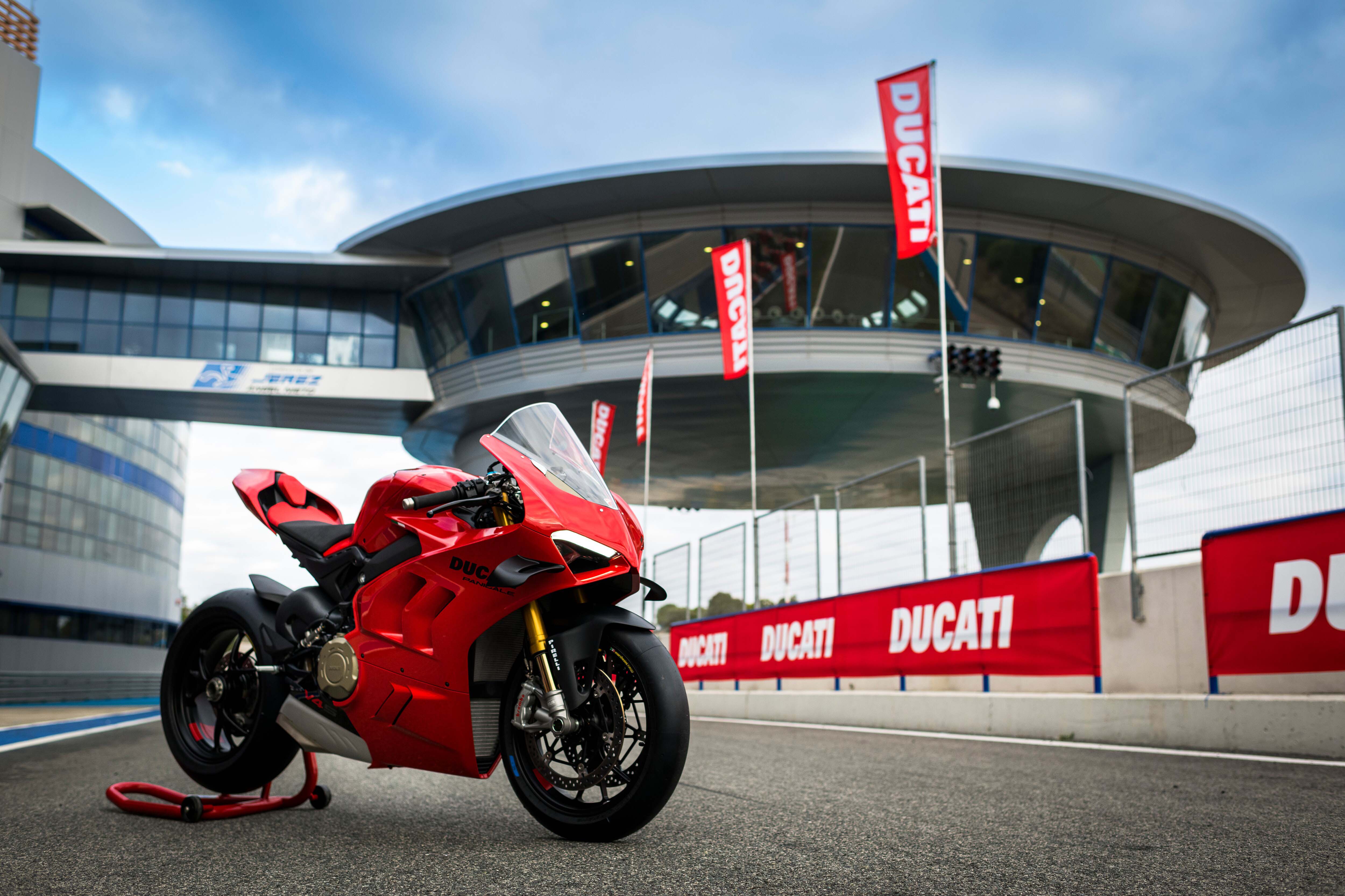 Ducati Panigale V4 SP2 - Price, Images, Colours, Reviews, Specification ...